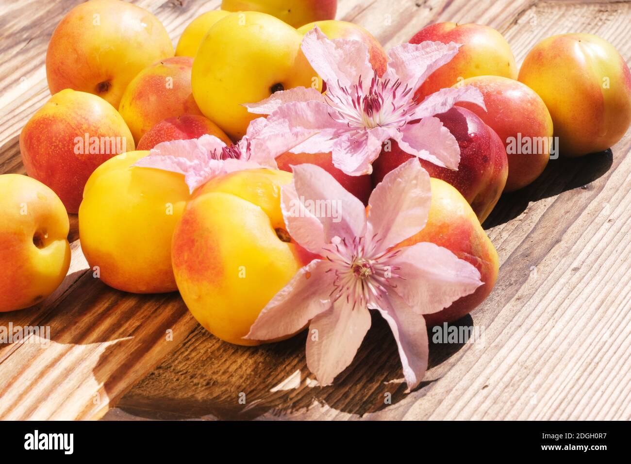 Nectarine fruit on wooden hi-res stock photography and images - Alamy