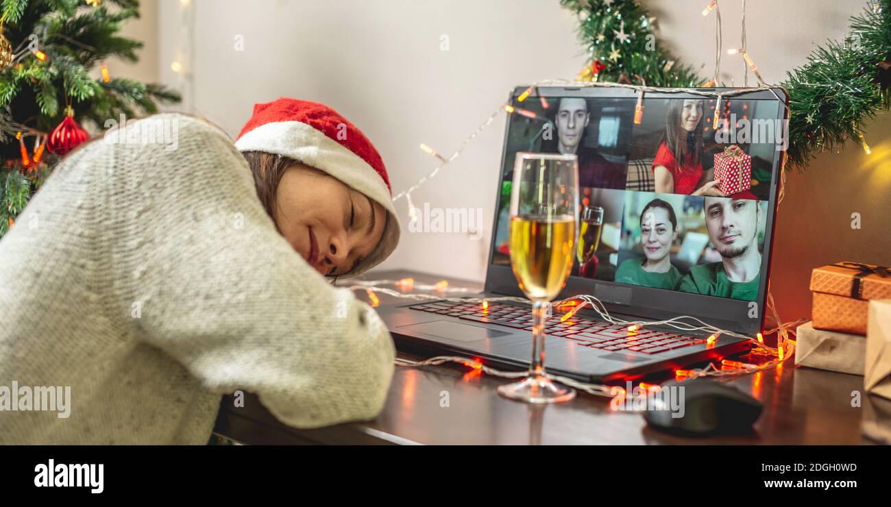 A young woman fell asleep in front of a computer screen while ...