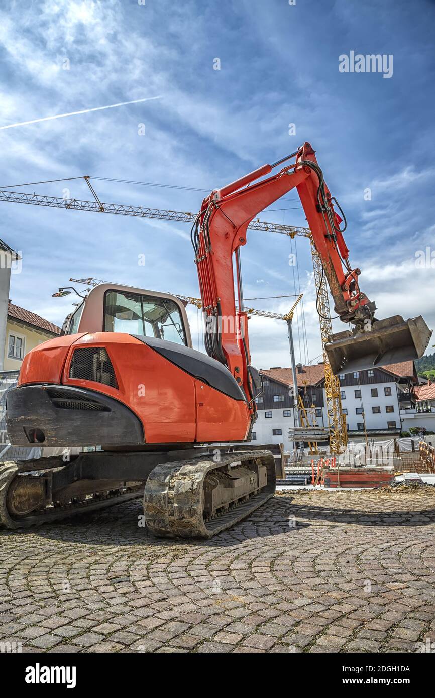 Red excavator hi-res stock photography and images - Alamy