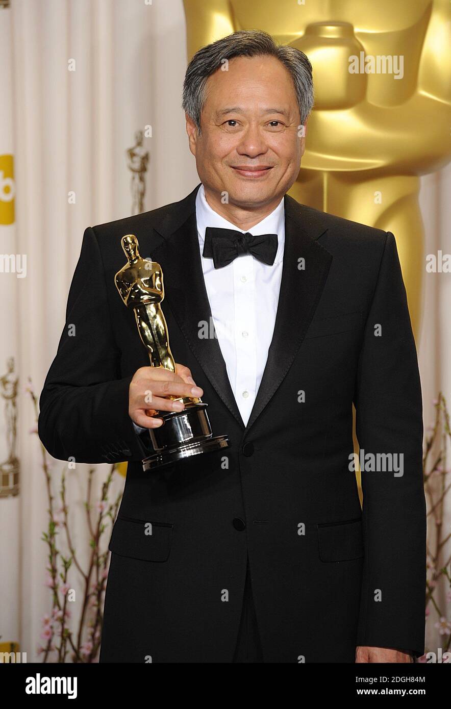 Ang Lee with the Oscar for Achievement in Directing for Life Of Pi at ...