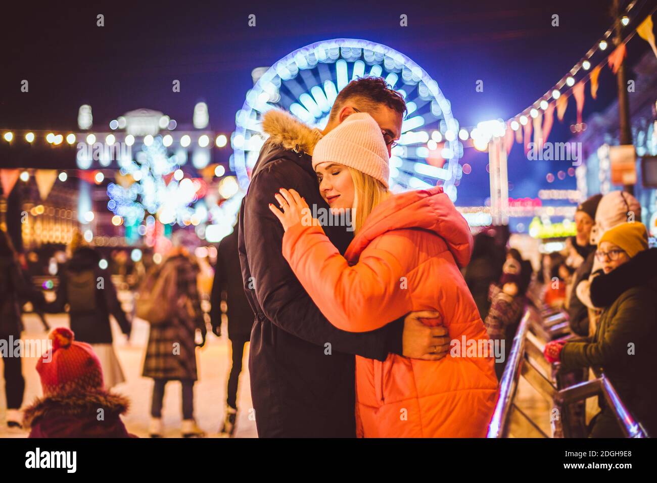 Public square ice rink hi-res stock photography and images - Alamy