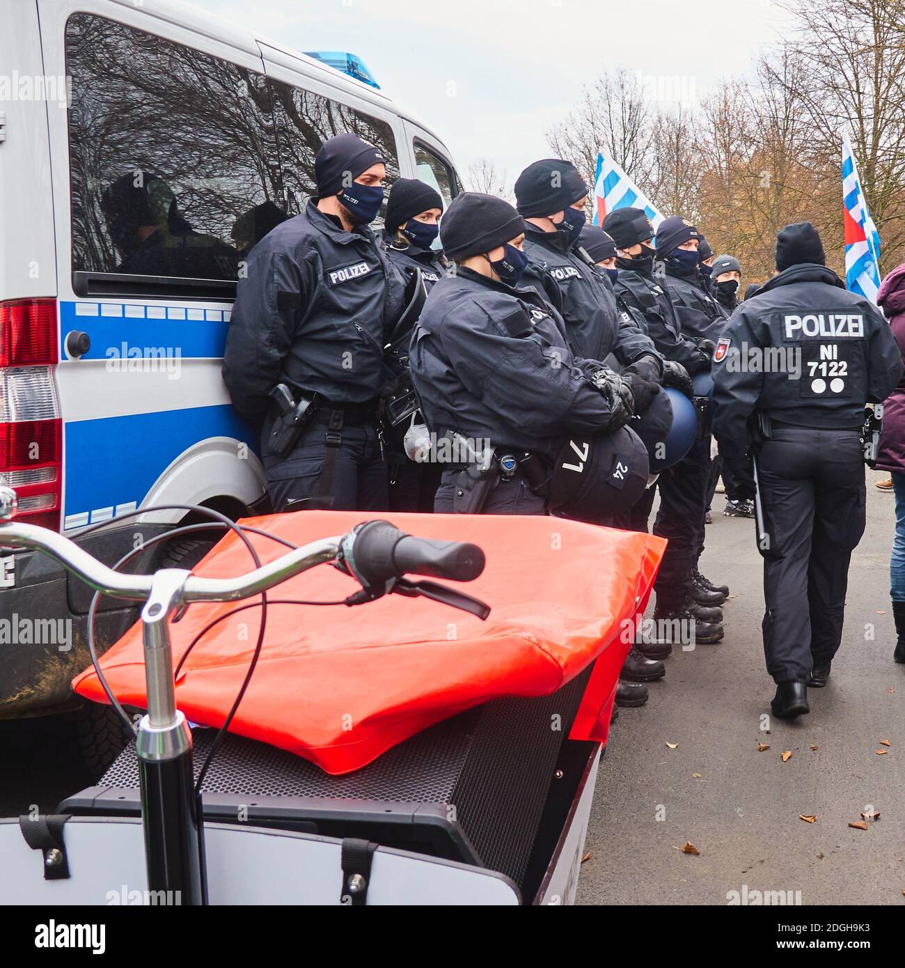 Full backs hi-res stock photography and images - Alamy