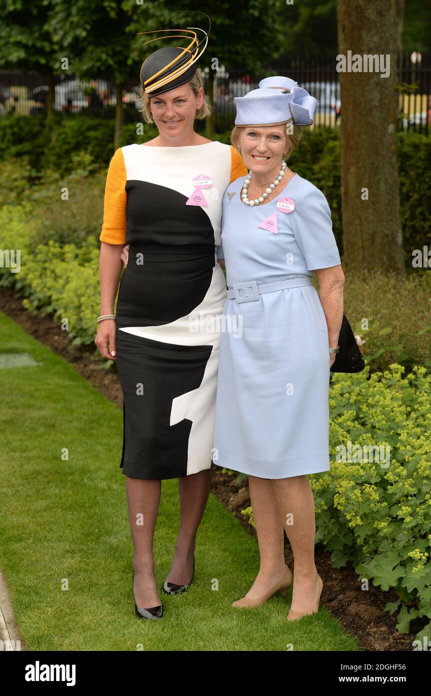 Mary berry and daughter hi-res stock photography and images - Alamy