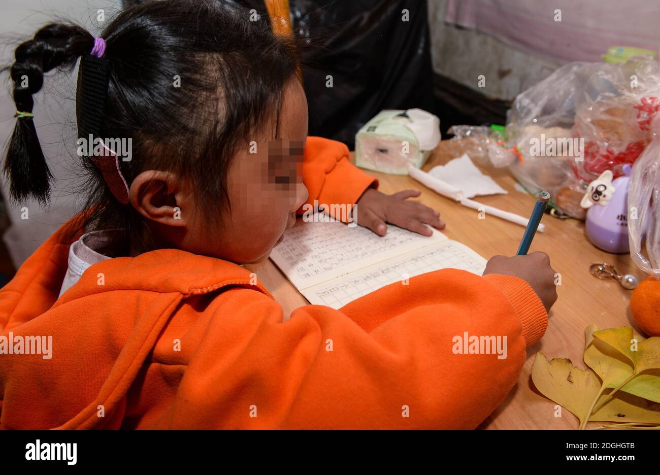 Ordinary girl hi-res stock photography and images - Alamy