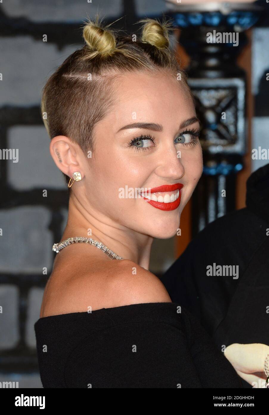 Miley Cyrus arriving at the MTV Video Music Awards 2013, The Barclay ...