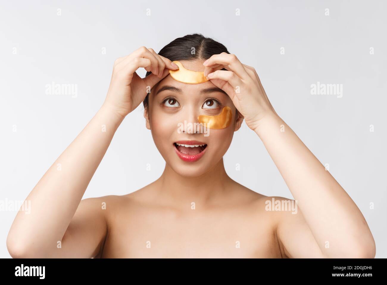 Gold under eye patches hi-res stock photography and images - Alamy