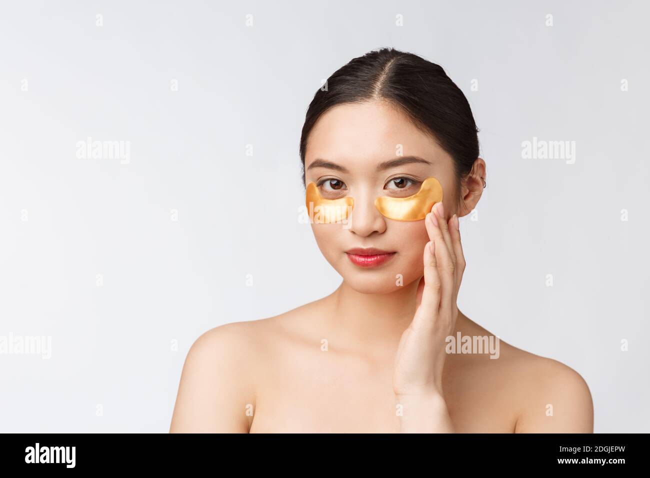 Gold under eye patches hi-res stock photography and images - Alamy