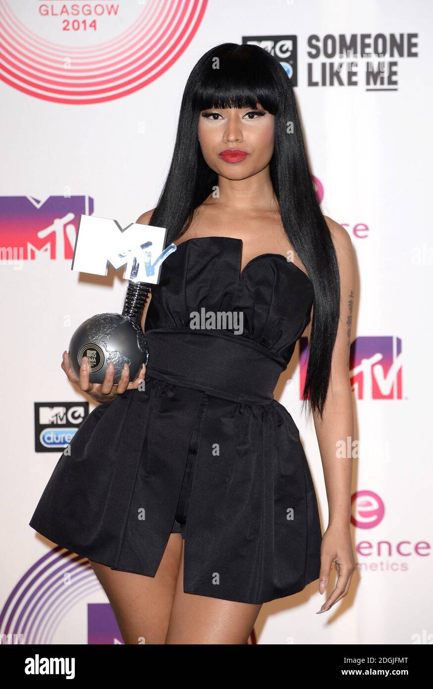 Nicki Minaj with her EMA award for Best Hip Hop after the 2014 MTV ...
