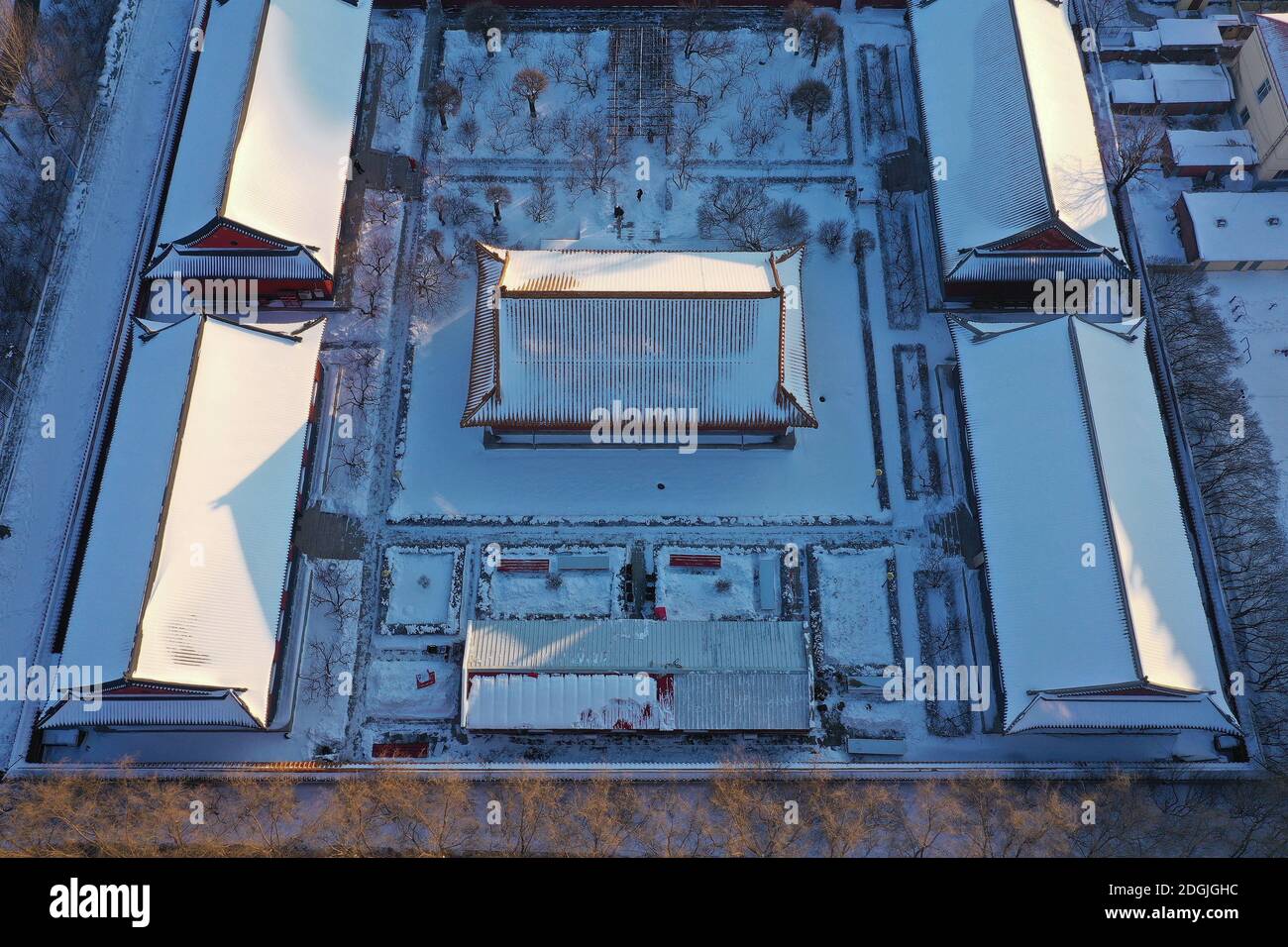 The beautiful scenery of the Harbin Confucian Temple after snow, which ...