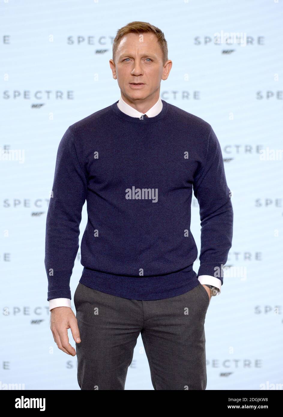 James bond daniel craig eye hi-res stock photography and images - Alamy