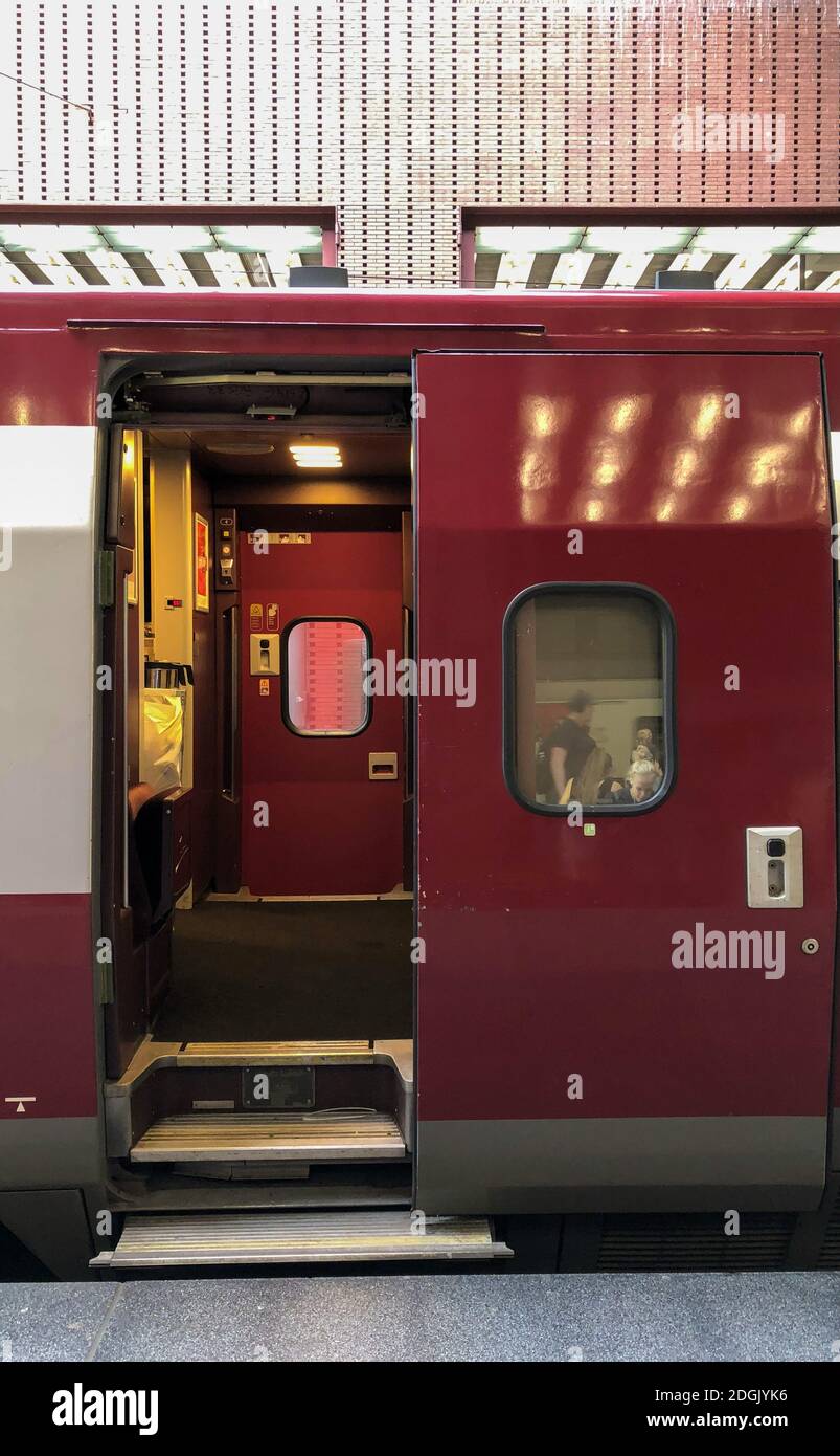 Thalys train hi-res stock photography and images - Alamy