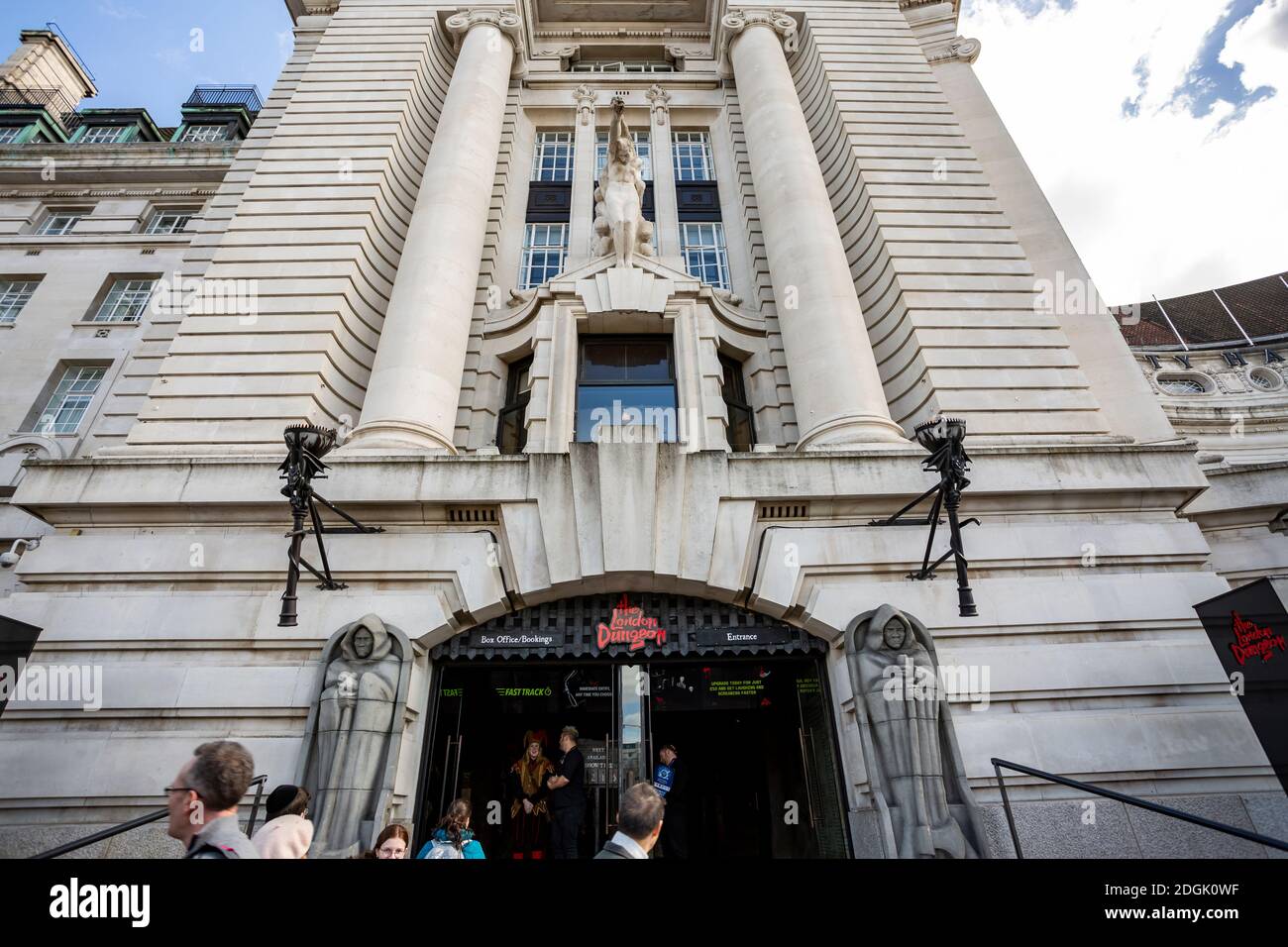 London Dungeon Exterior High Resolution Stock Photography and Images ...