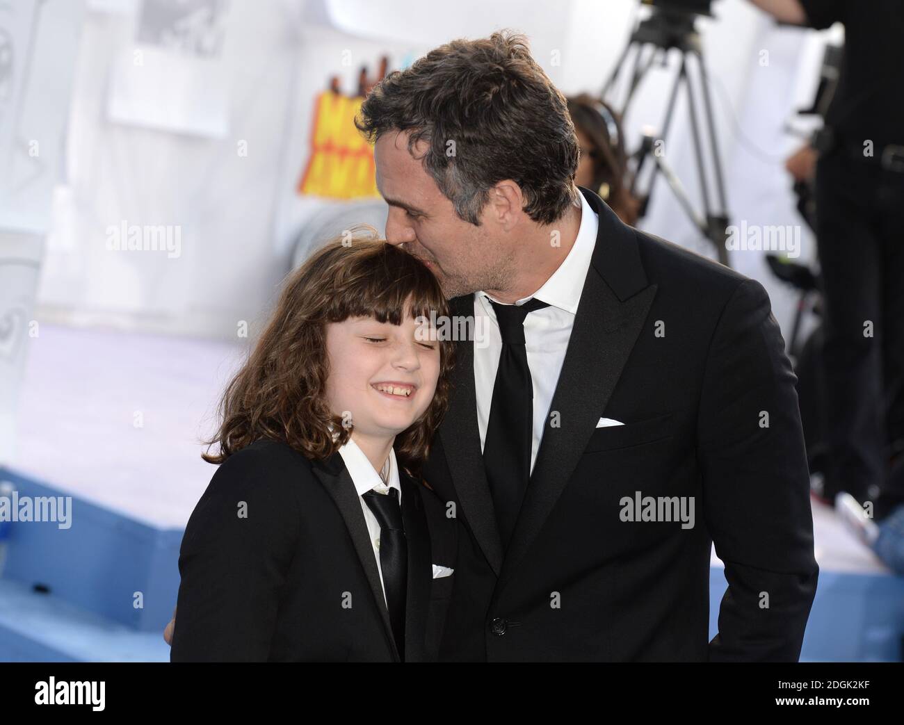 Mark Ruffalo and daughter Bella arriving at the 2015 MTV Movie Awards ...