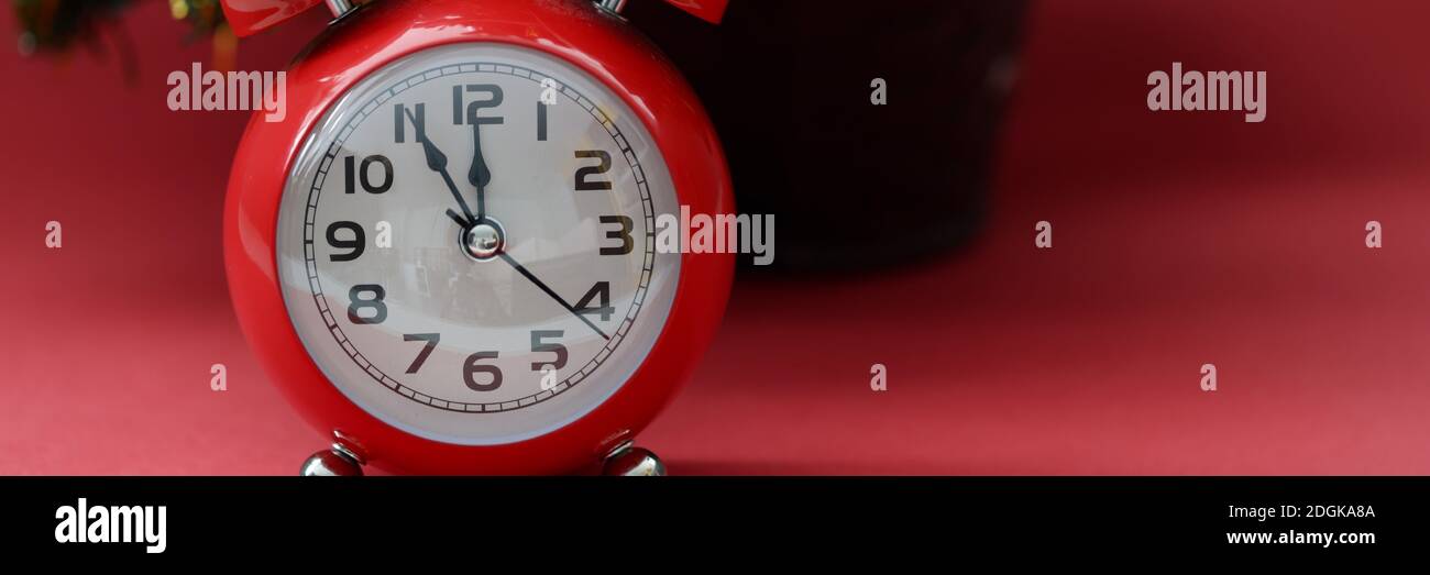 Red arrow clock at midnight stands behind New Year tree Stock Photo - Alamy