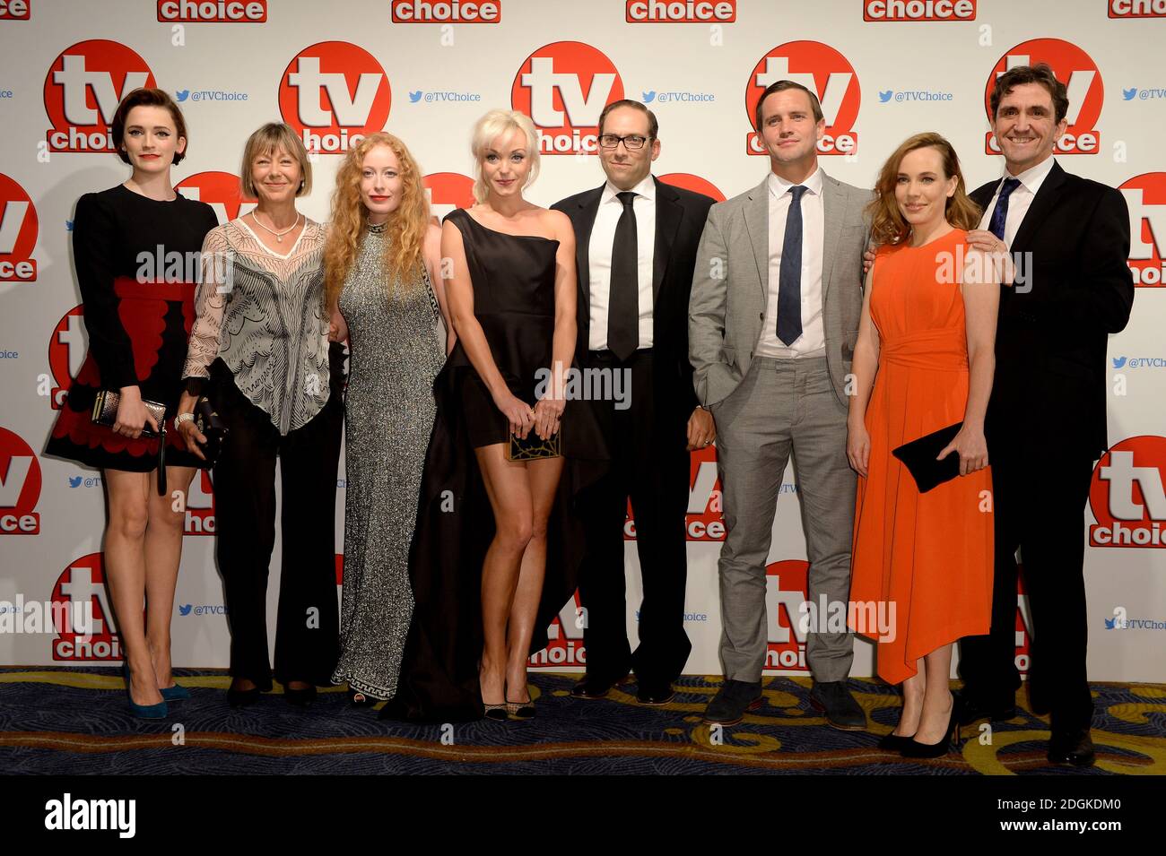 L r the cast of call the midwife hi-res stock photography and images ...