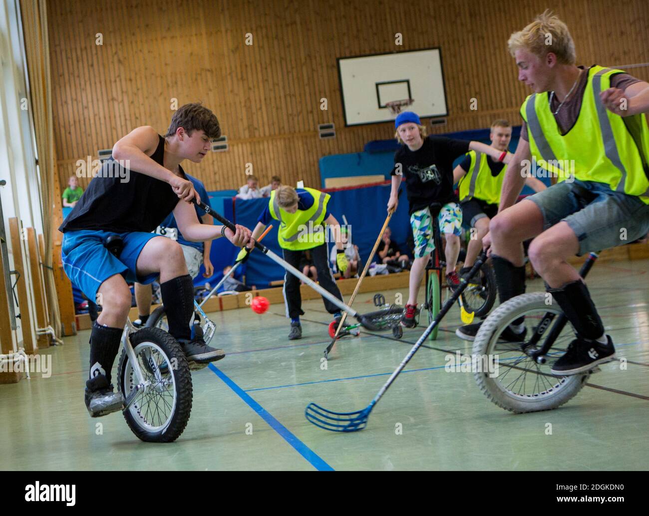 Ride a unicycle hi-res stock photography and images - Alamy