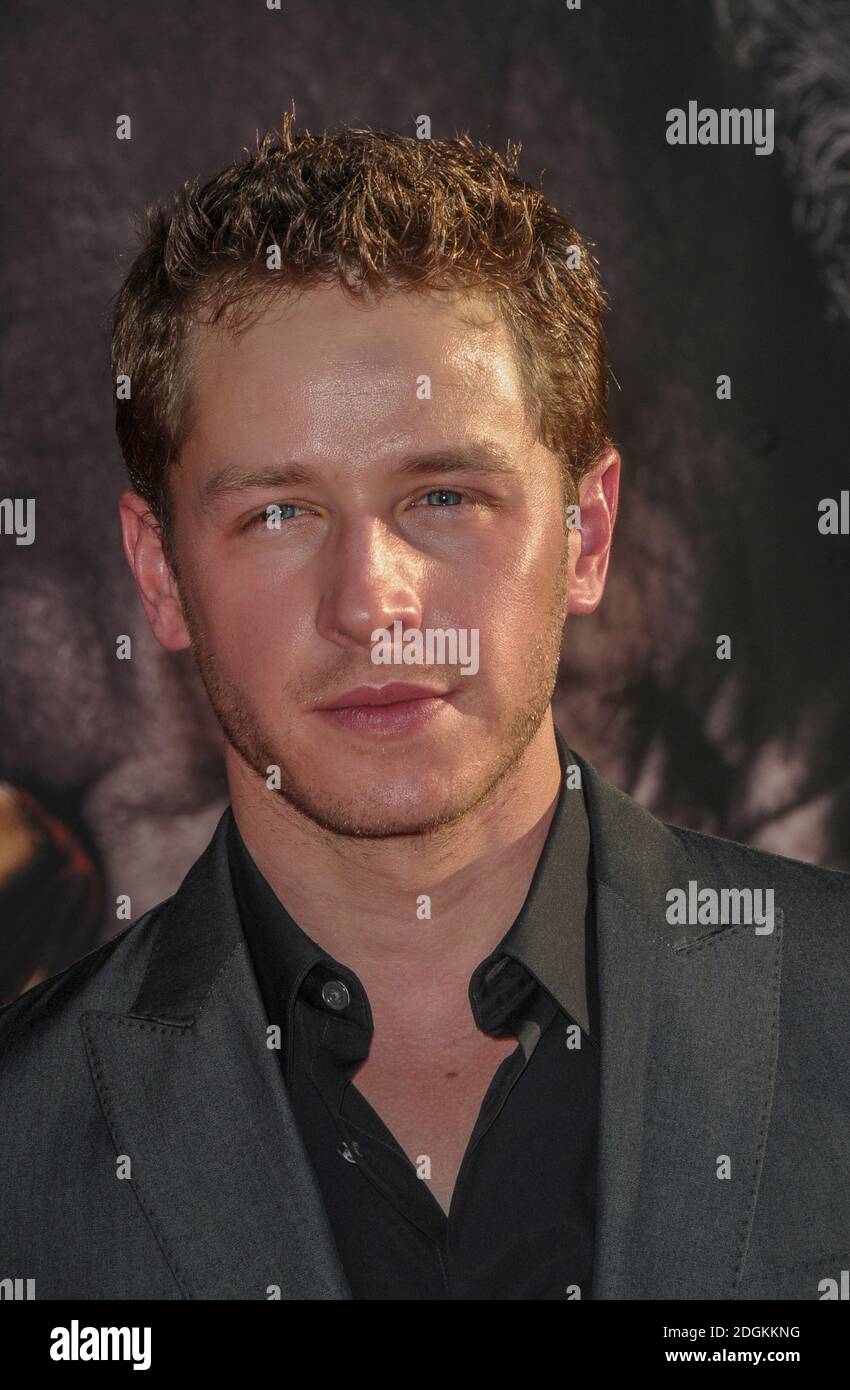 Josh Dallas at Premiere "Thor" in El Capitan Theatre on 05.,0 2, 2011 ...