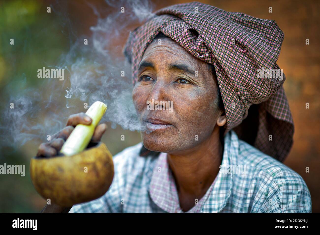 Cigar smoker woman smoking hi-res stock photography and images - Alamy