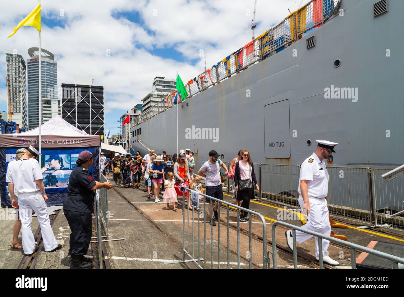 People queuing up to visit the New Zealand Navy ship HMNZS Canterbury ...