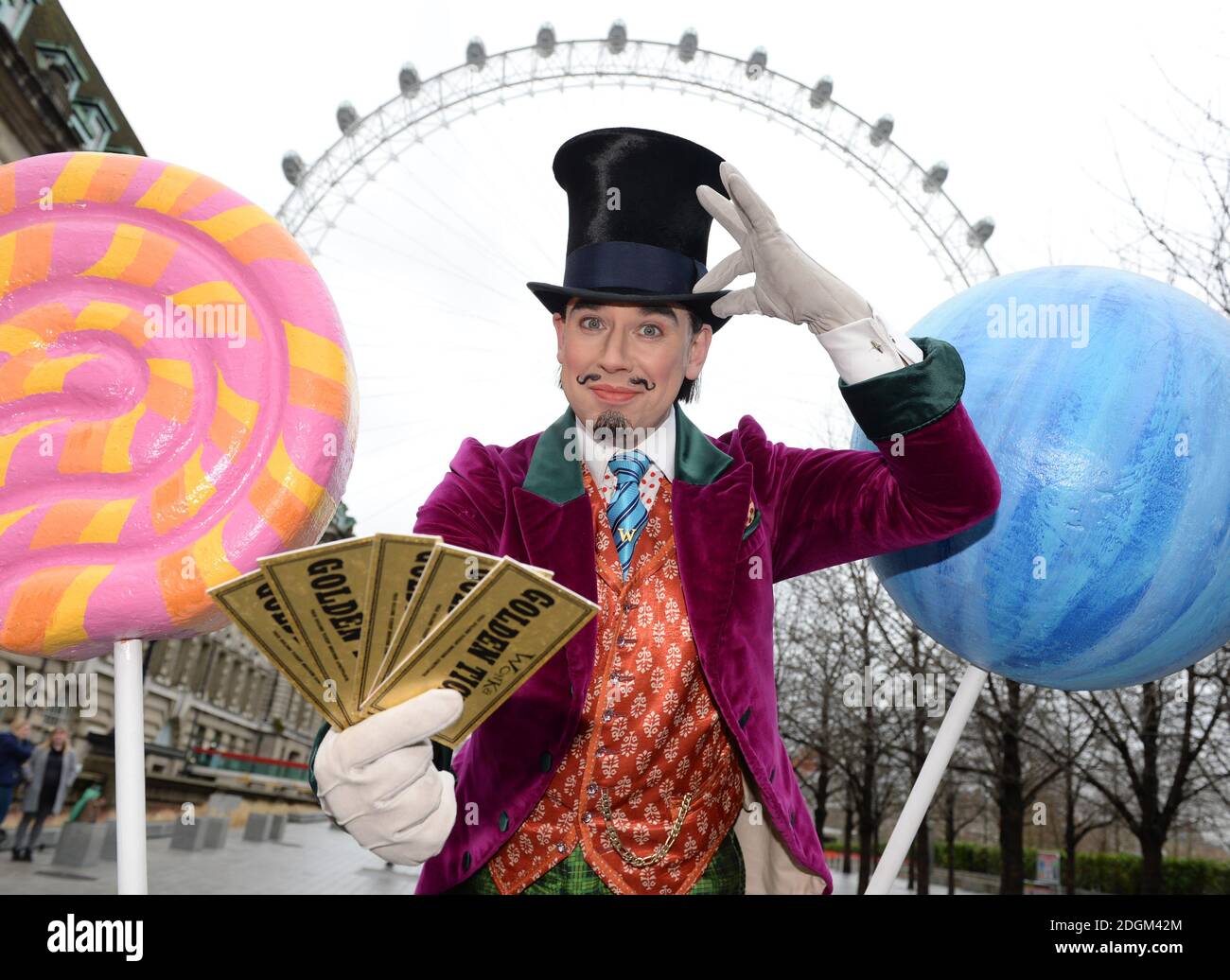 Willy wonka golden ticket hi-res stock photography and images - Alamy