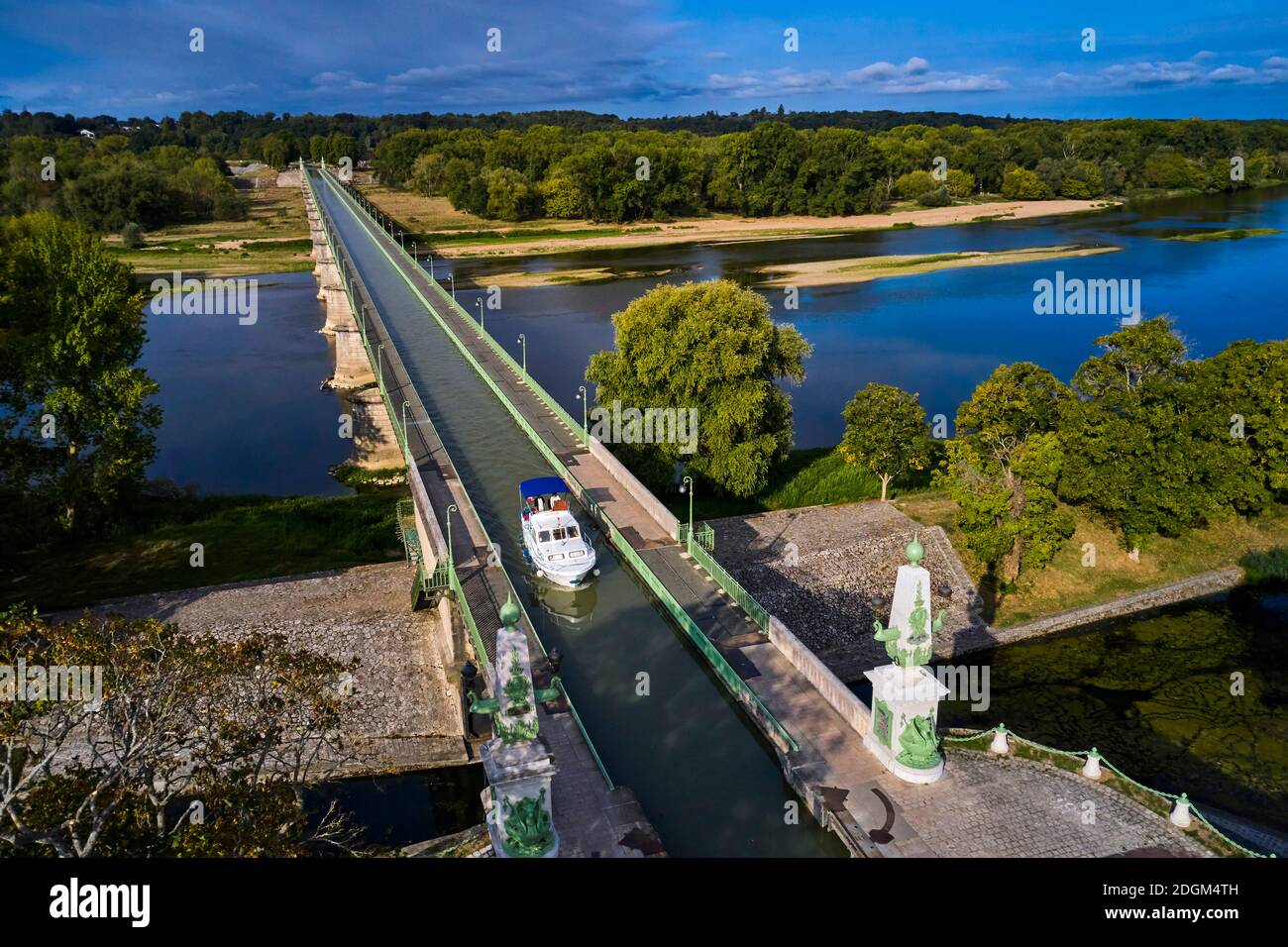 France, Loiret (45), Briare, Briare canal bridge built by Gustave ...