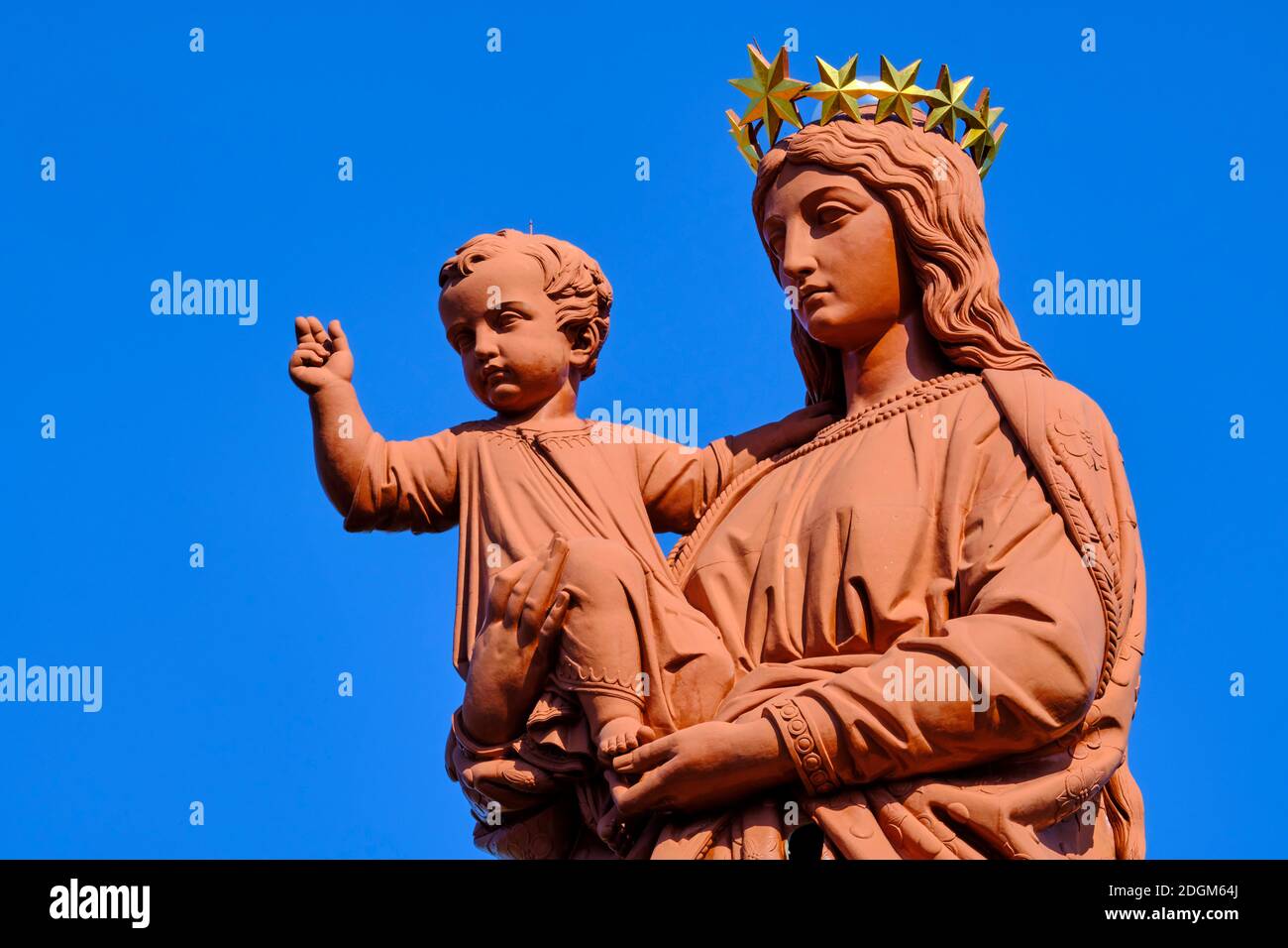 Statue vierge vierge marie hi-res stock photography and images - Alamy