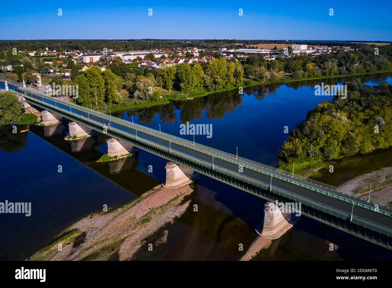 France, Loiret (45), Briare, Briare canal bridge built by Gustave ...