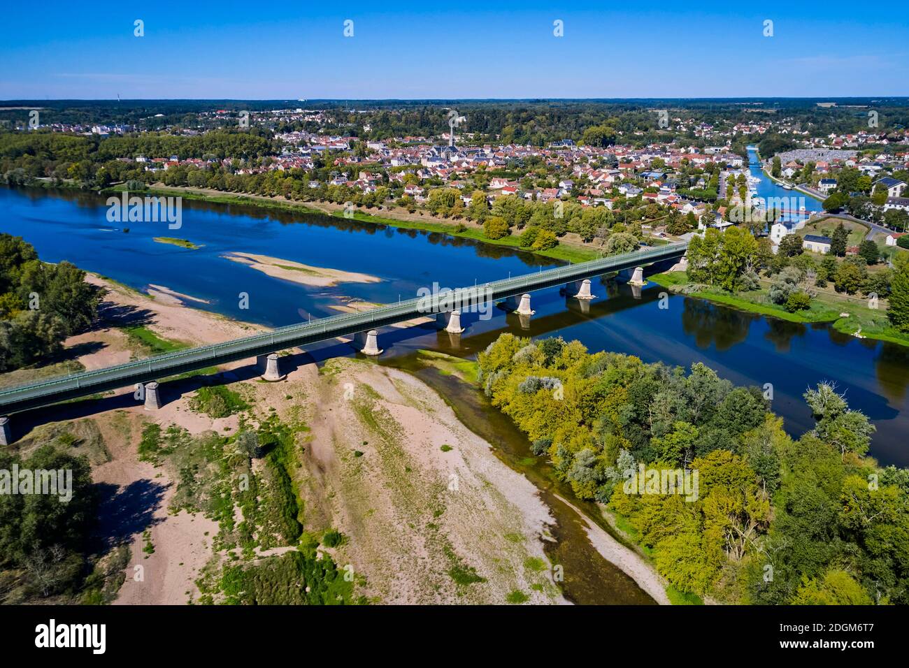 France, Loiret (45), Briare, Briare canal bridge built by Gustave ...