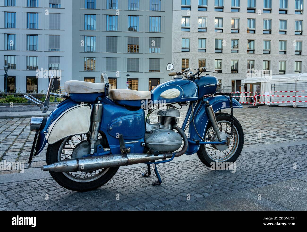 Retro nostalgic hi-res stock photography and images - Alamy