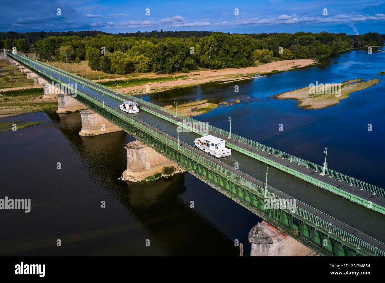 France, Loiret (45), Briare, Briare canal bridge built by Gustave ...
