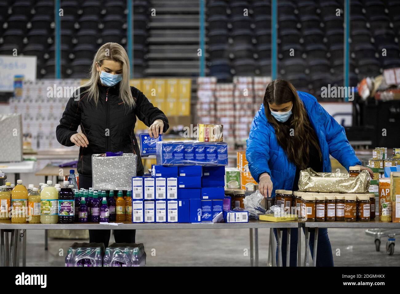 Volunteers Chantelle Thompson (left) and her sister Shannon Thompson ...