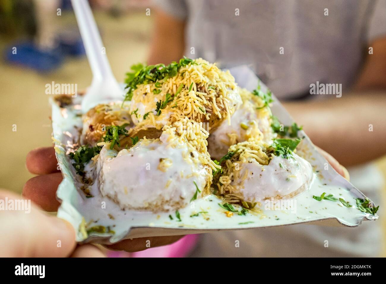 Dahi puri, as served by a vendor on Chowpatty beach in south Mumbai ...