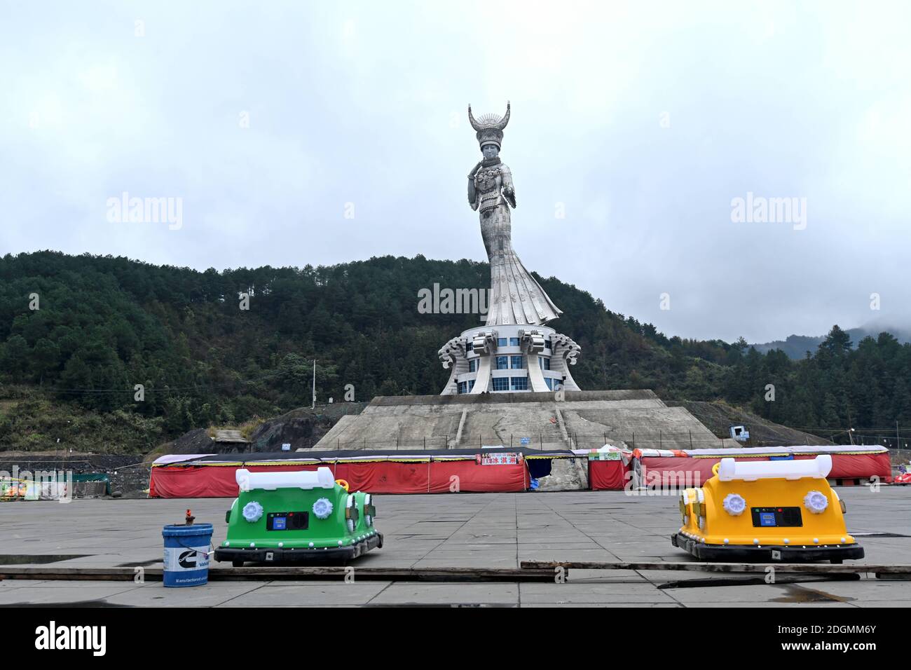 The 88-meter-high statue of the world's tallest Miao goddess Yang Asha ...