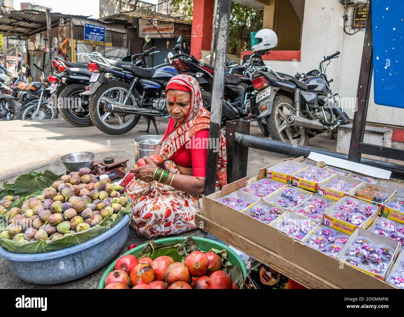 PUNE, INDIA - MARCH 14, 2019: Indian woman in national dress selling ...