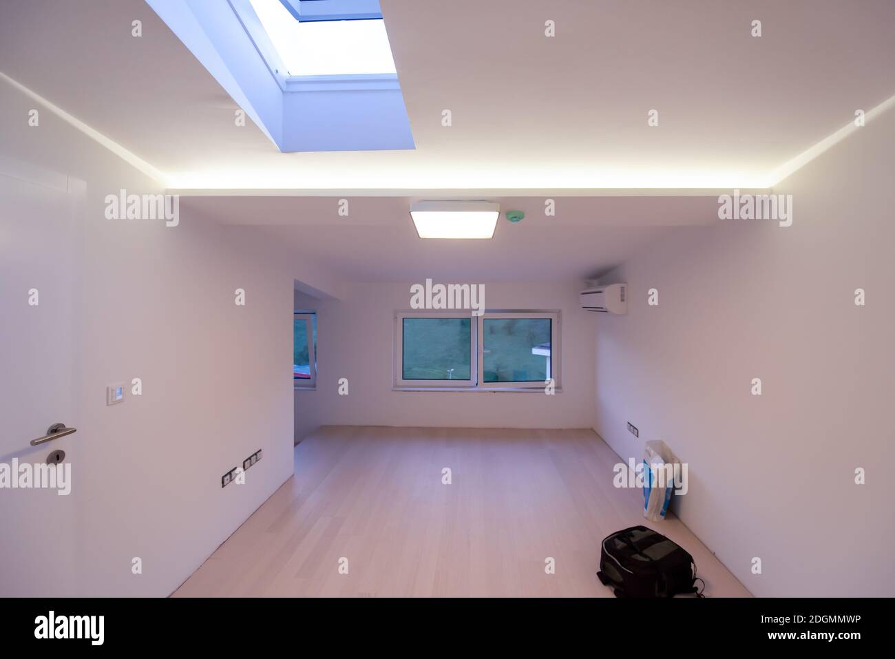 Interior of empty room Stock Photo - Alamy