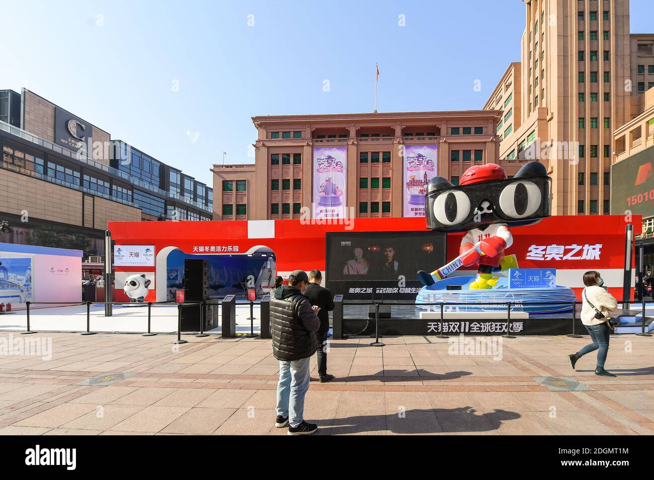Retail mascot hi-res stock photography and images - Alamy