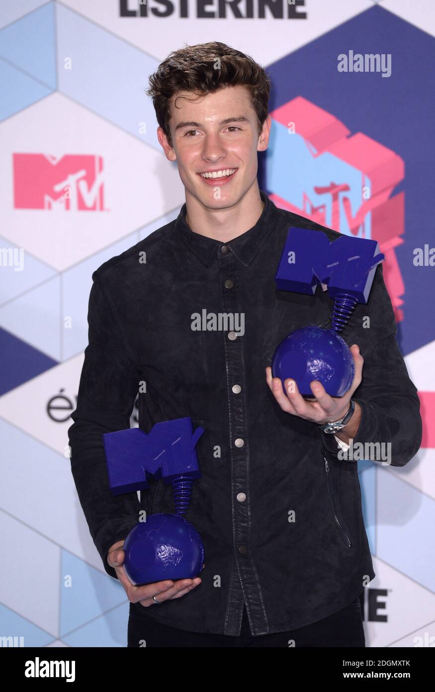 Shawn mendes in hi-res stock photography and images - Alamy