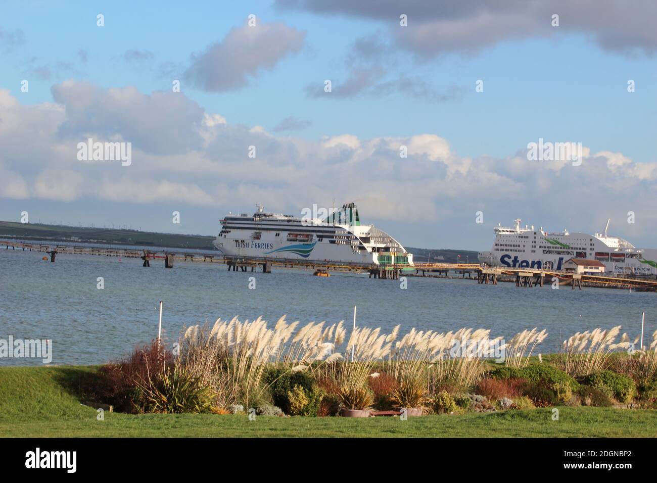 Passport photos uk hi-res stock photography and images - Alamy