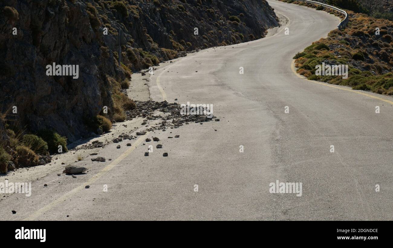Rockfall on highway hi-res stock photography and images - Alamy