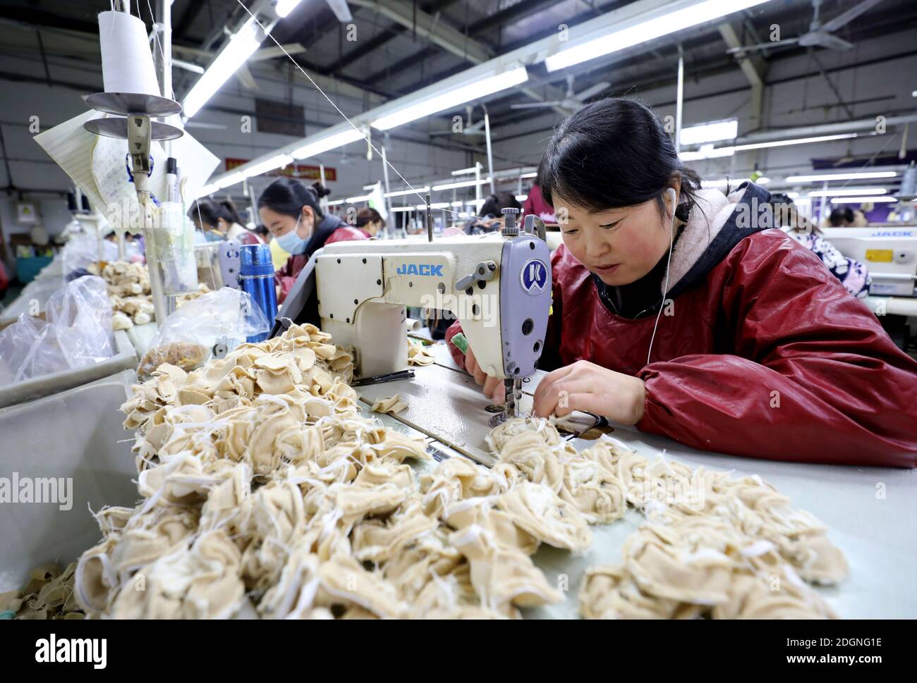 Toy factory production animal hi-res stock photography and images - Alamy
