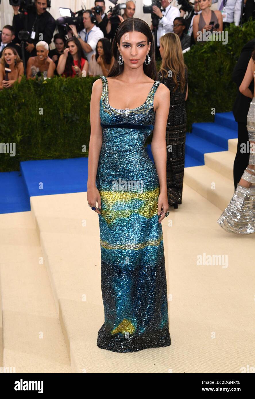 Emily ratajkowski met gala hi-res stock photography and images - Alamy