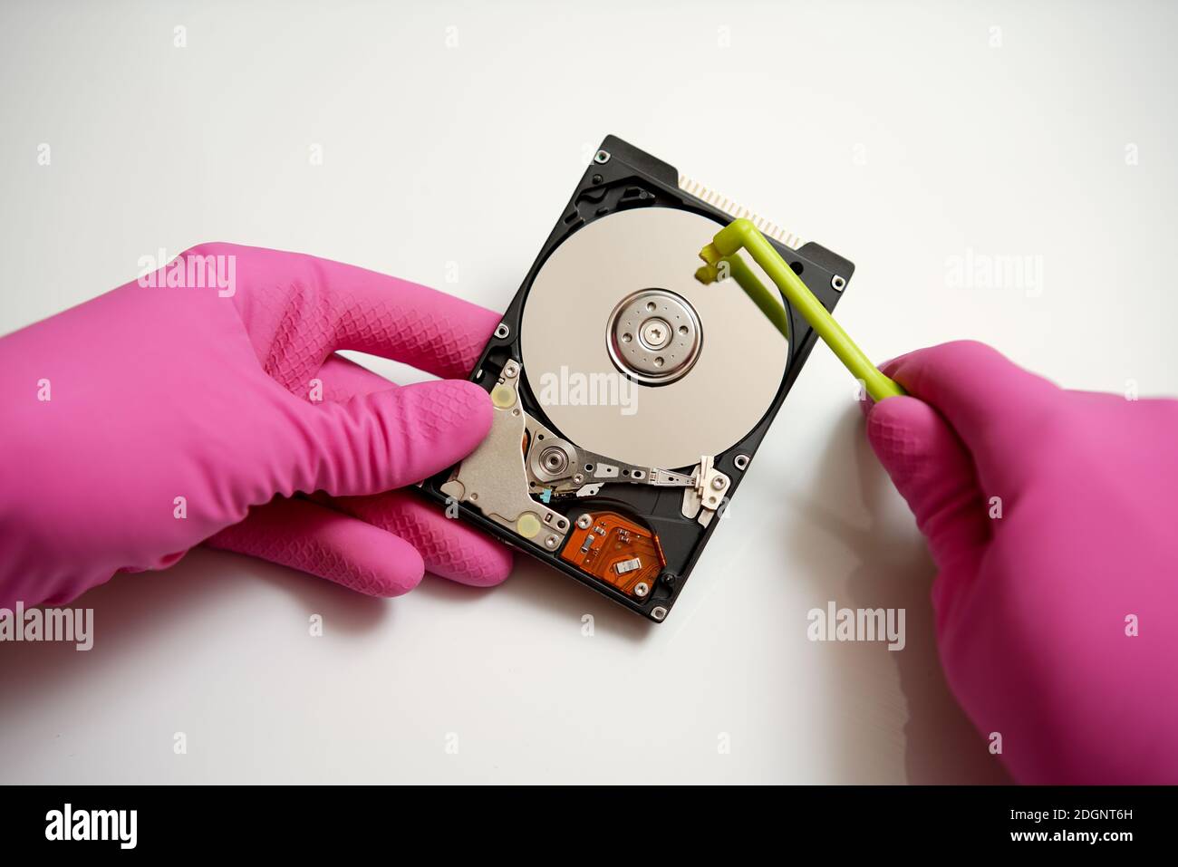 Safe cleaning and verification of your electronic data on media ...