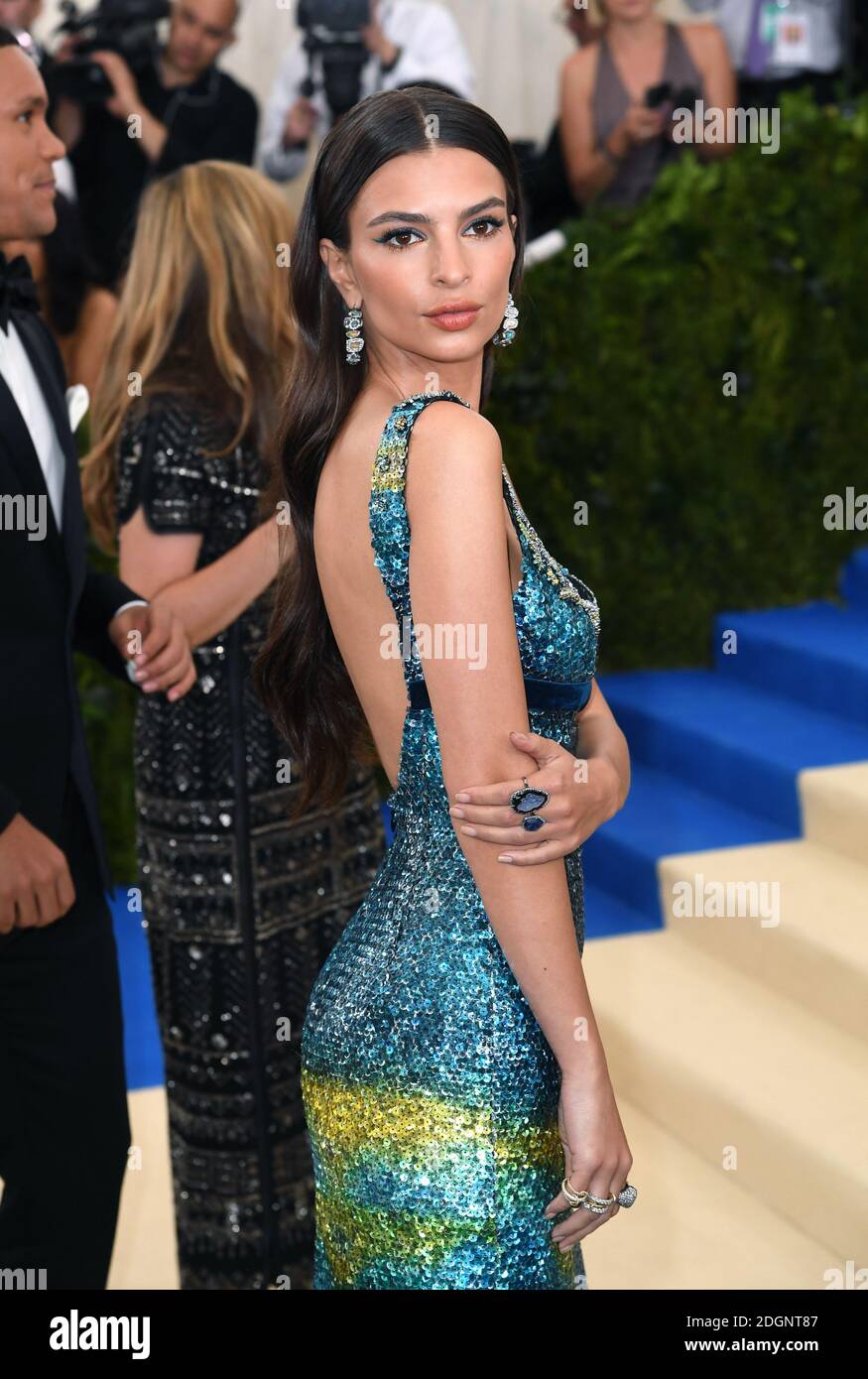 Emily Ratajkowski attending The Metropolitan Museum of Art Costume ...