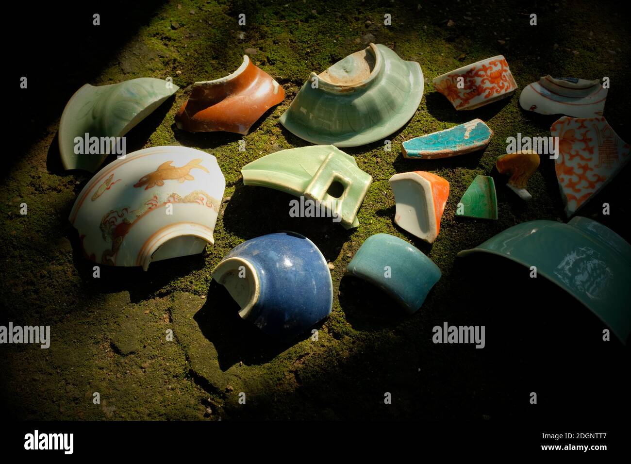 Ancient chinese ceramics hi-res stock photography and images - Alamy