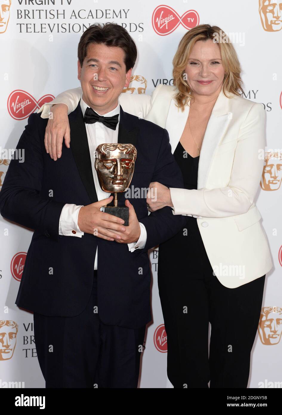 Kim Cattrall presents Michael McIntyre with the award for Best ...
