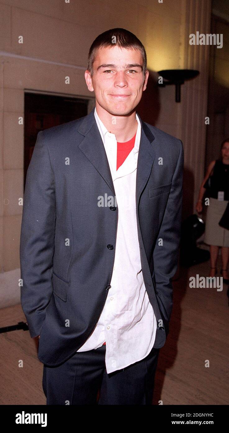 Josh Harnett at the London film premiere of Pearl Harbour. Half Length ...