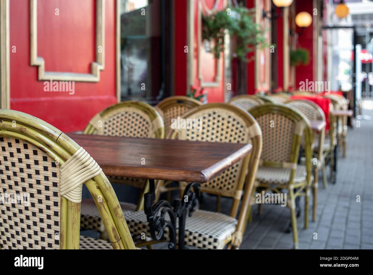 Empty terrace paris hi-res stock photography and images - Alamy
