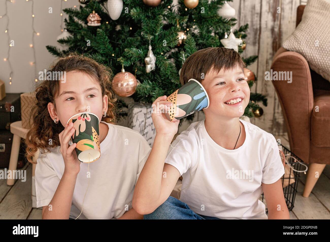 Brother and sister sitting and talking hi-res stock photography and ...