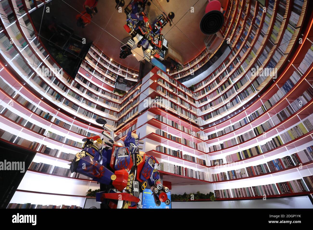 The public study room is not only full of books, but also very ...