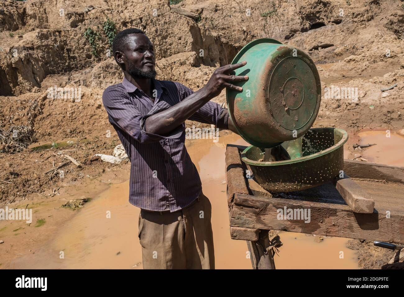 Artisanal illegal mining in Uganda Stock Photo - Alamy